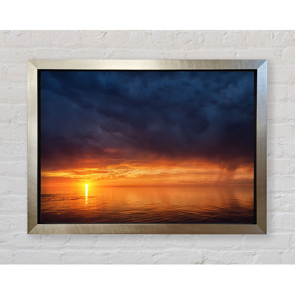 Haus am Meer Stürme, die über den Sonnenuntergang kommen Gerahmter Druck | Wayfair.de